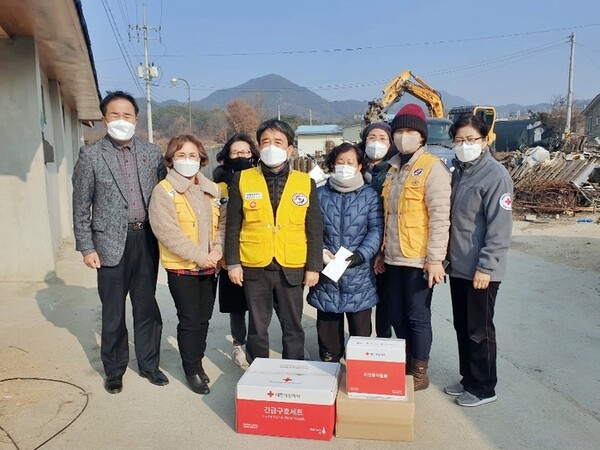 함양군 수동면적십자봉사회 구호물품 전달